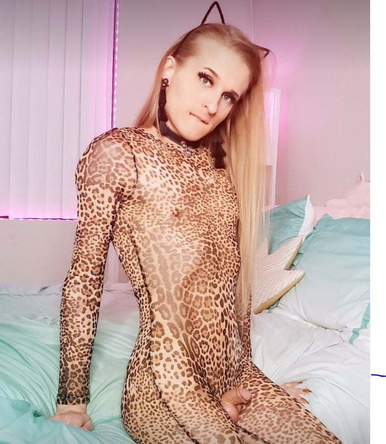 Gorgeous Slim Gurl Photo 56