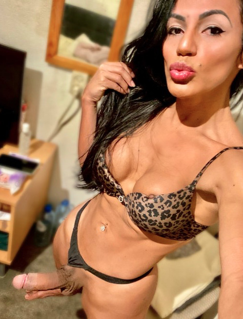 Bya Lessa - photo 12 - aShemaletube.com