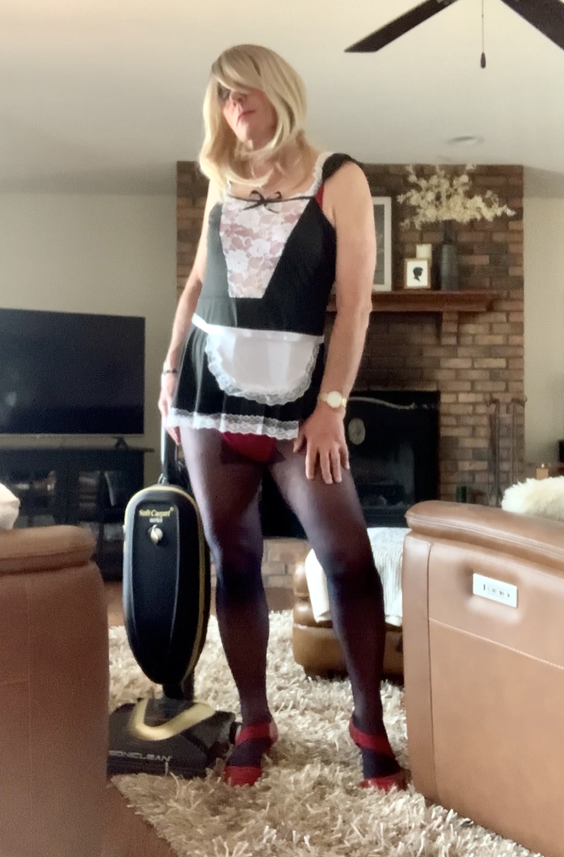 Sissy Maid Dianna Photo 1