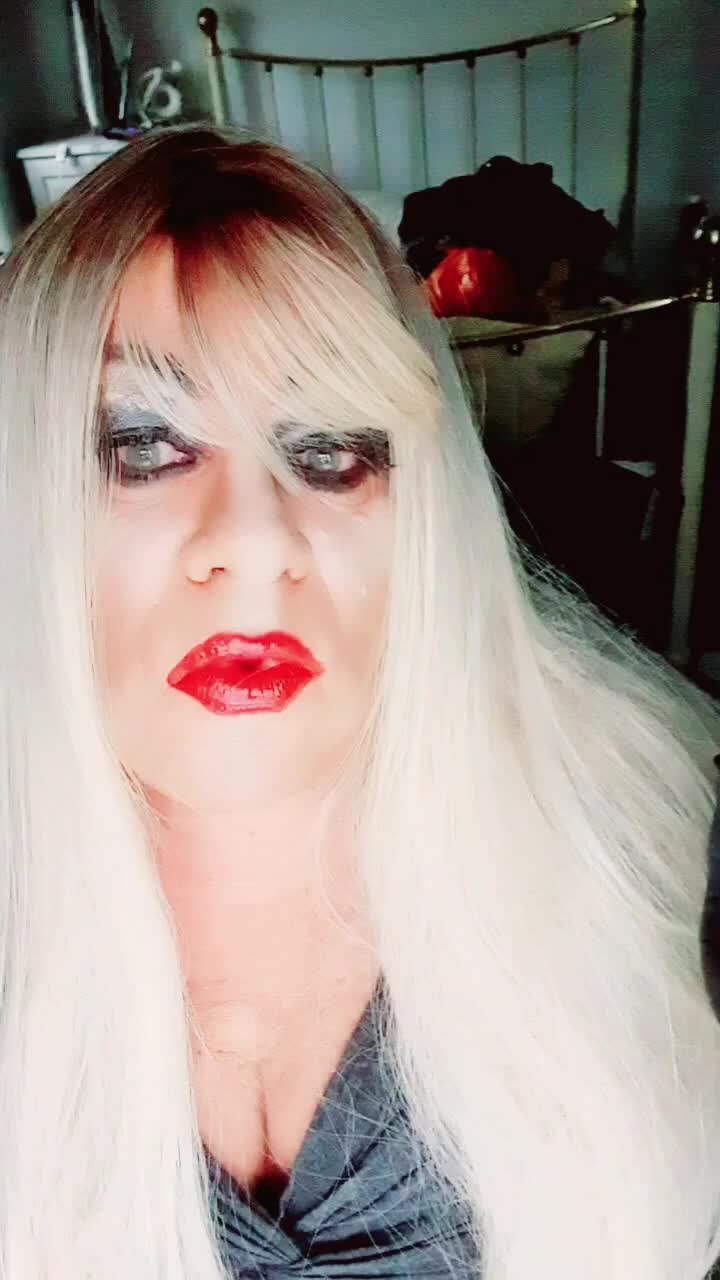 Red Lips Smoking Latex Gloves