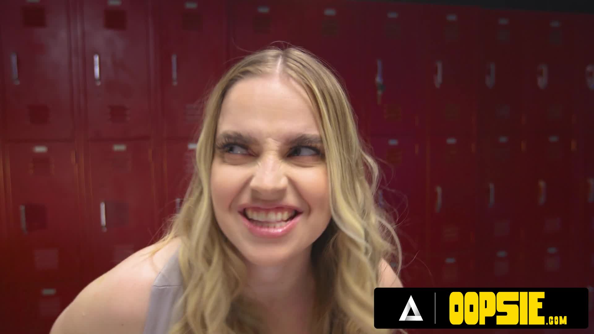 Oopsie Big Naturals Codi Vore Sucks Jade Venus Trans Cock Through