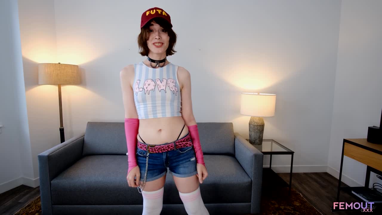 FEMOUT XXX - Teen Faye Lockwood Plays With Her Vibrator - aShemaletube.com